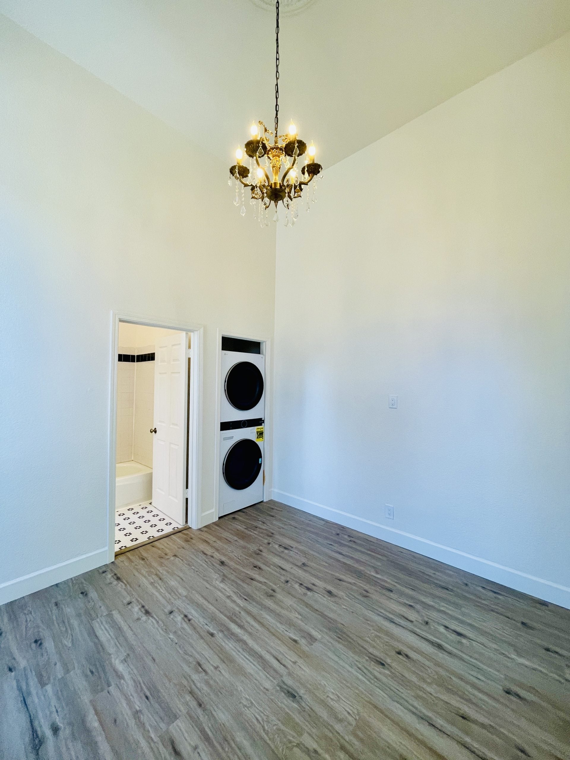1120 Oak Street #3 – Crown Realty Property Management